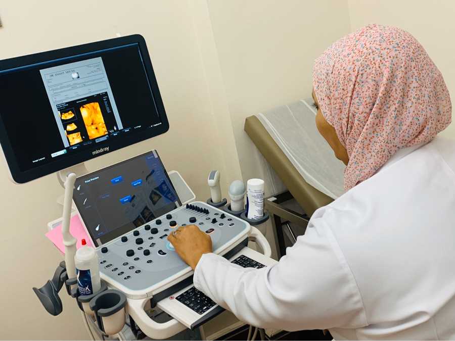 احجز مع دكتورة أمانى موسى استشاري نساء وتوليد | فيزيتا